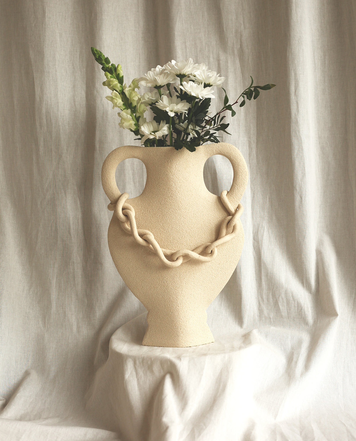 ‘Chain' Ceramic Vase – INI CERAMIQUE